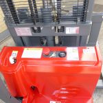 Fully Powered Straddle Stackers (LESS-10) - LiftMate