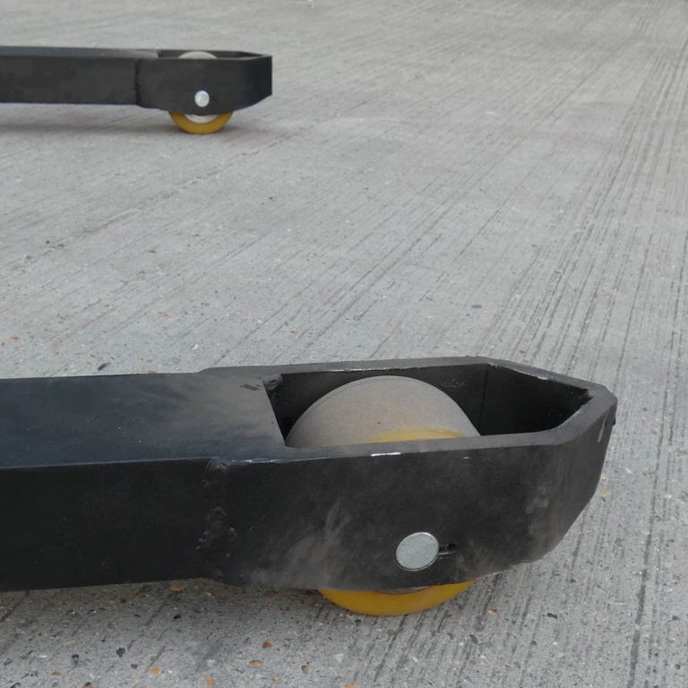 Fully Powered Straddle Stackers (LESS-15) - LiftMate